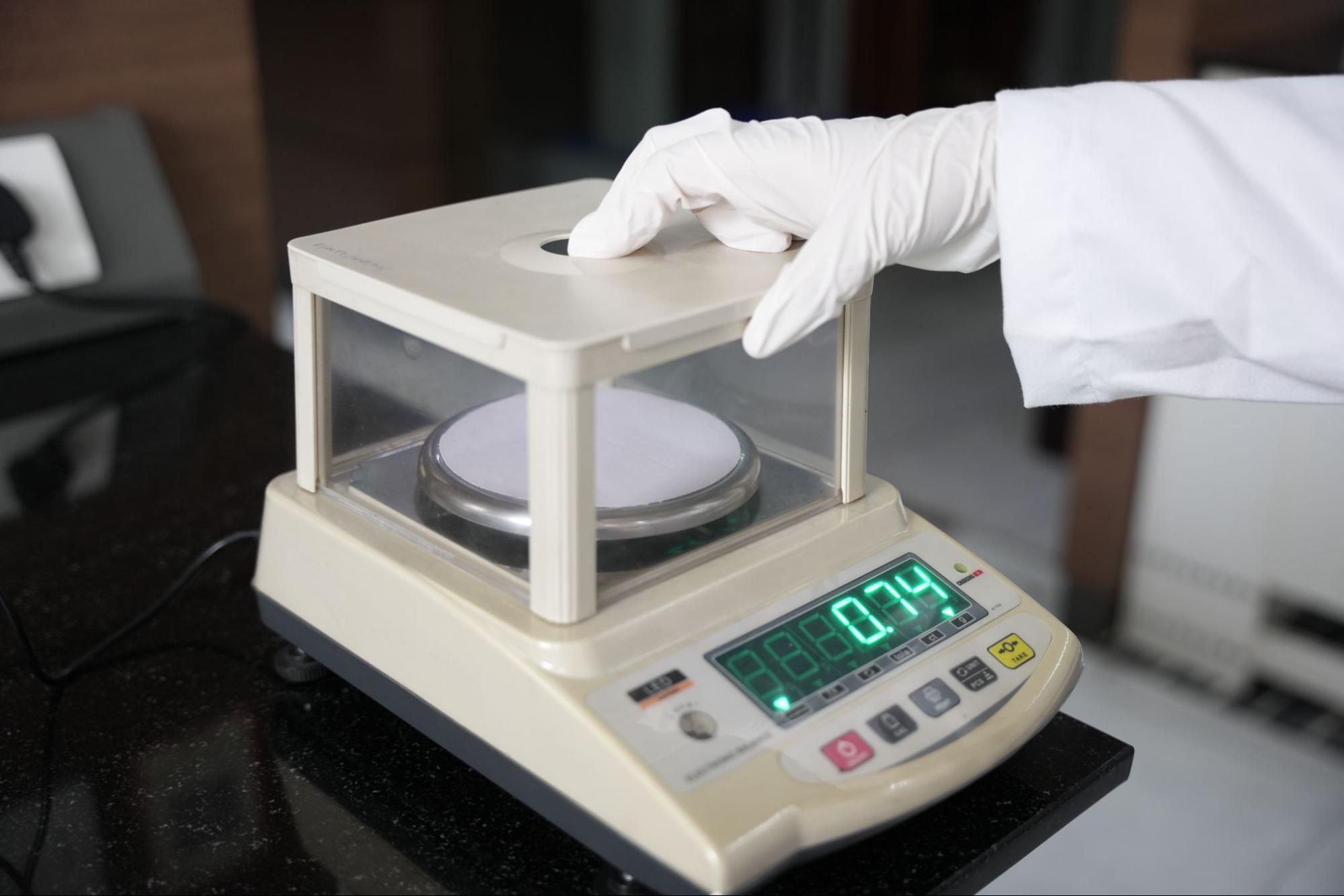 understanding-the-role-of-gsm-machines-in-textile-testing